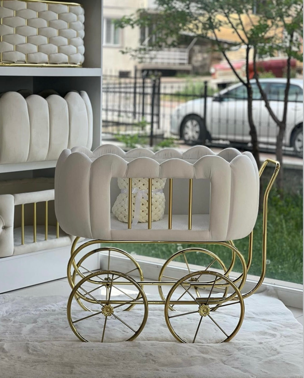 Luxury Baby Crib With Gold Wheels - Cream – PinkRooms