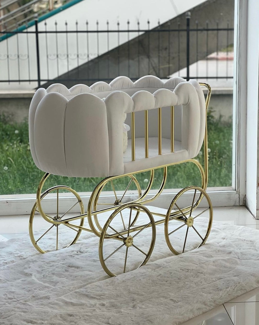 Luxury Baby Crib With Gold Wheels - Cream – PinkRooms